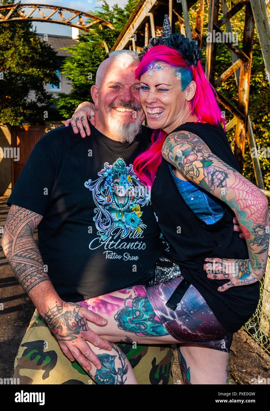 West end show couple hi-res stock photography and images - Alamy