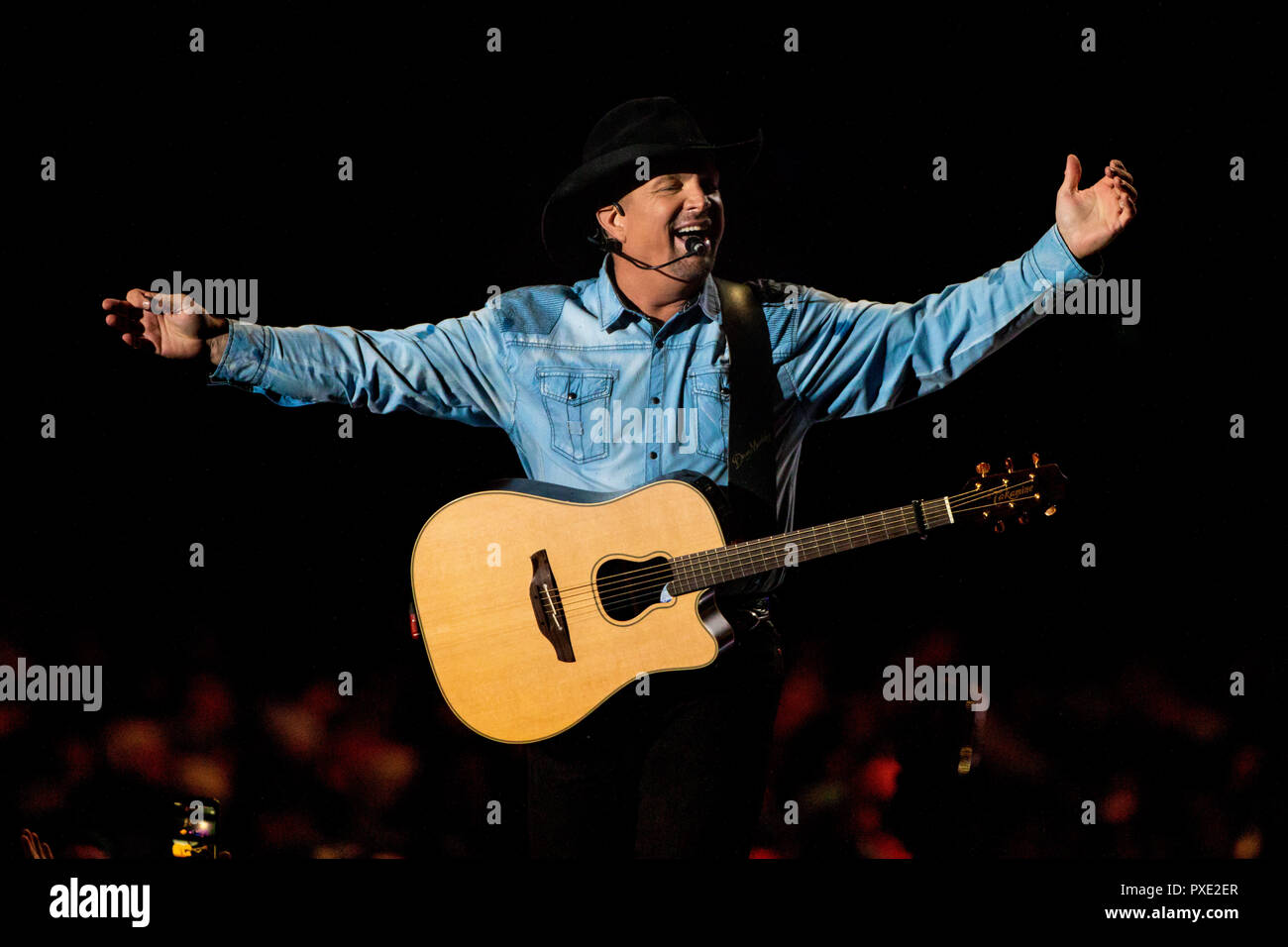 Garth brooks in concert hi-res stock photography and images - Alamy