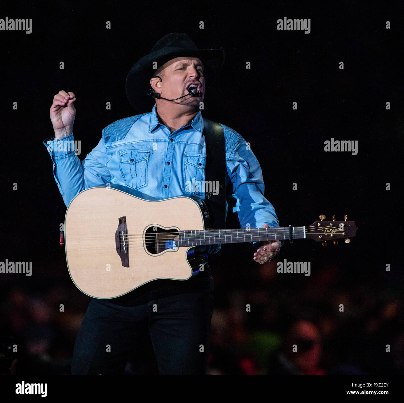 Garth brooks in concert hi-res stock photography and images - Alamy
