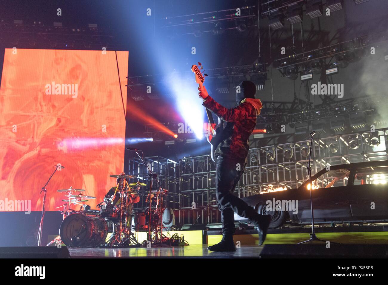 Milwaukee, Wisconsin, USA. 20th Oct, 2018. JOSH DUN and TYLER JOSEPH of ...