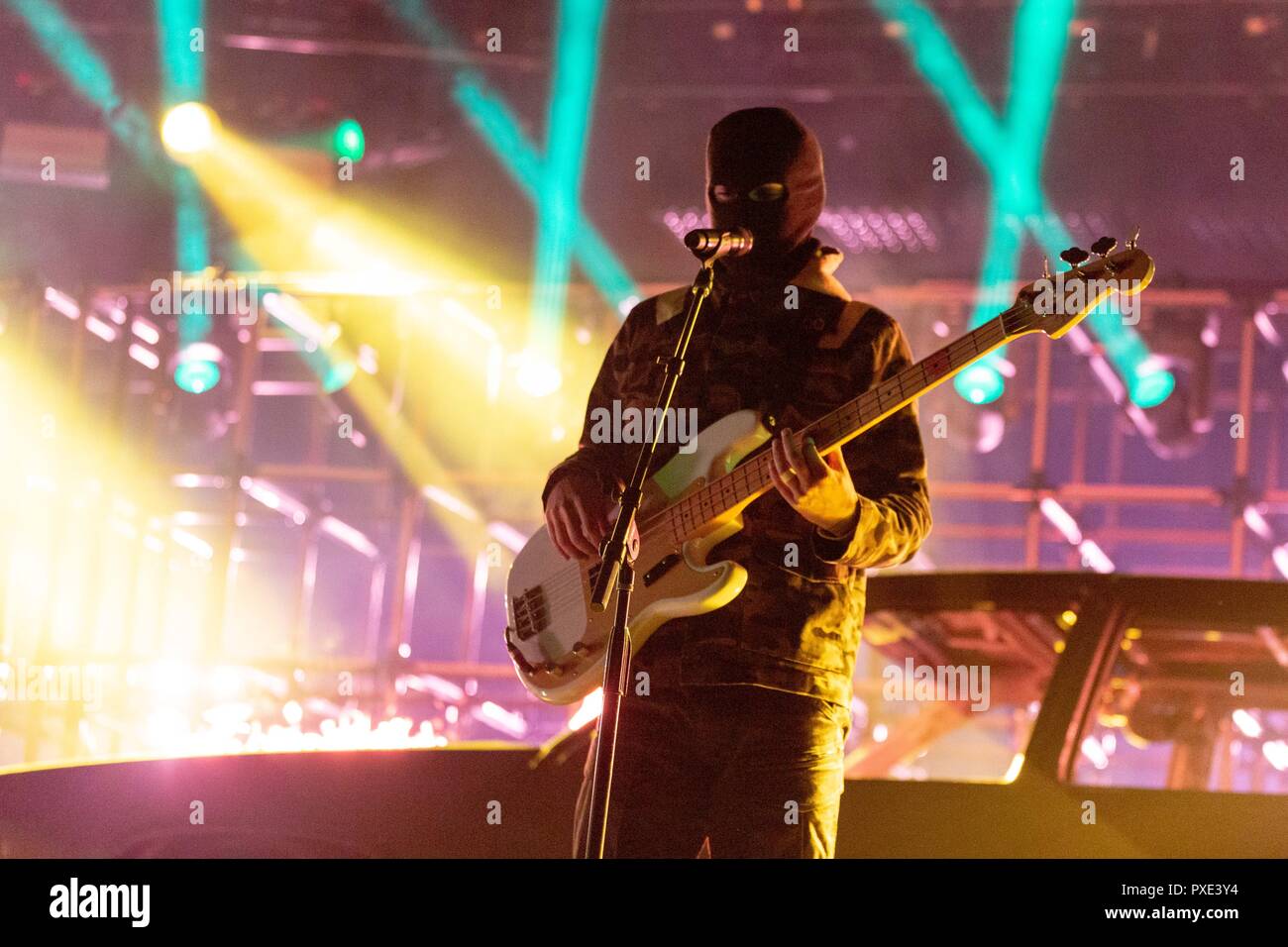 Milwaukee, Wisconsin, USA. 20th Oct, 2018. TYLER JOSEPH of Twenty One ...