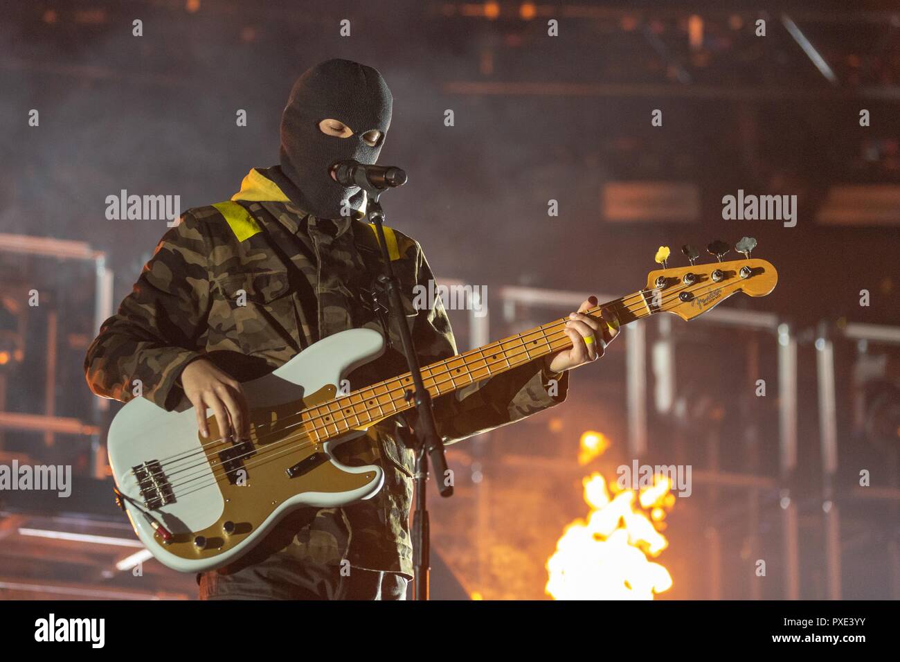Milwaukee, Wisconsin, USA. 20th Oct, 2018. TYLER JOSEPH of Twenty One ...