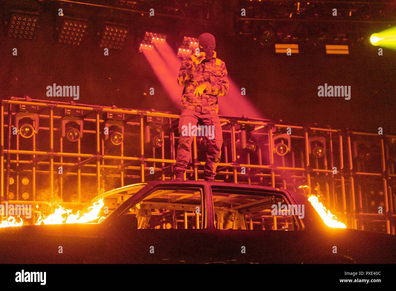 Milwaukee, Wisconsin, USA. 20th Oct, 2018. TYLER JOSEPH of Twenty One ...