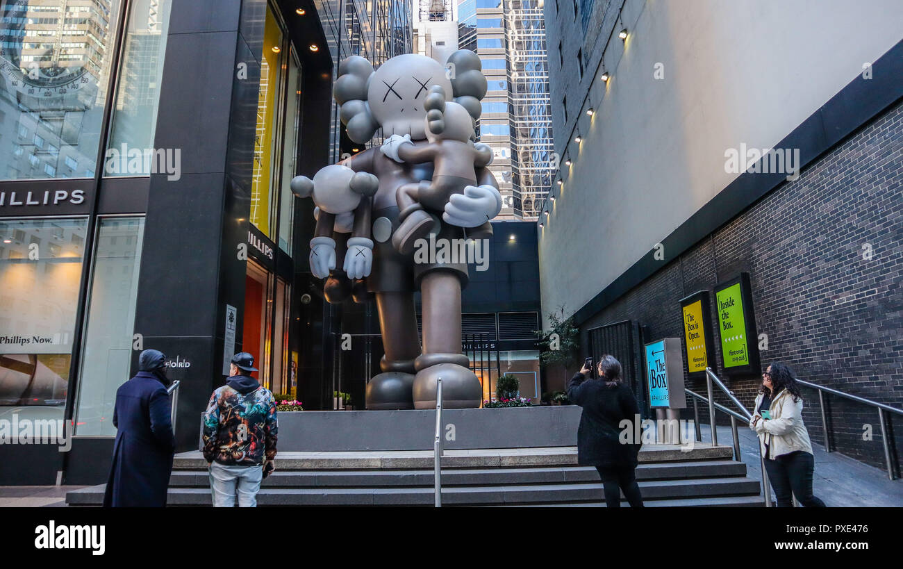 New York, NEW YORK, USA. 21st Oct, 2018. 25-foot-tall sculpture called ...