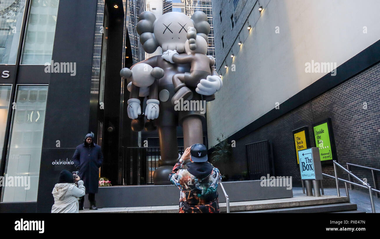 New York, NEW YORK, USA. 21st Oct, 2018. 25-foot-tall sculpture called ...