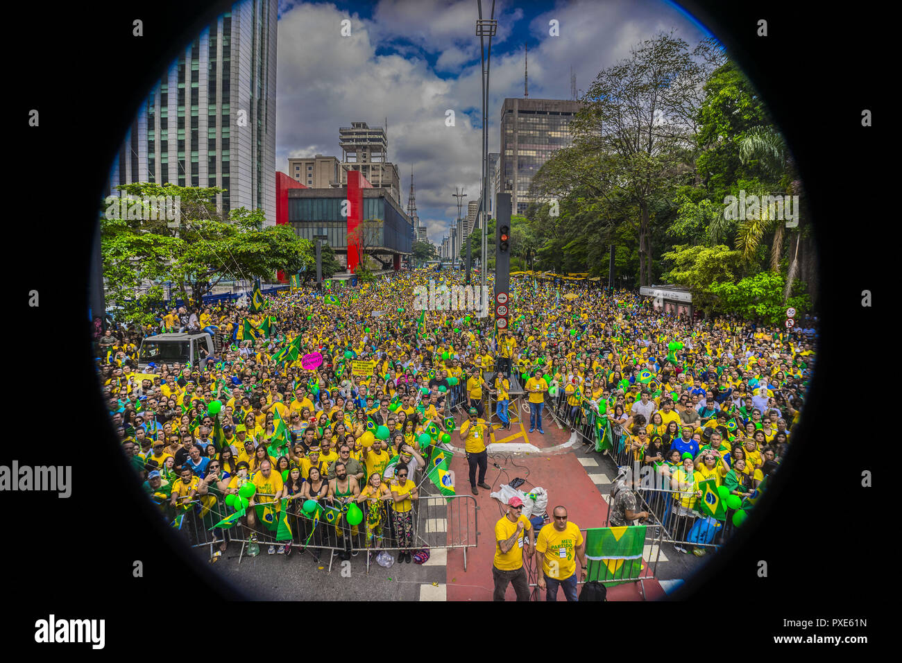 Sao Paulo, Brazil. 21st Oct 2018. BRAZIL-ELECTION-RUNOFF-BOLSONARO ...