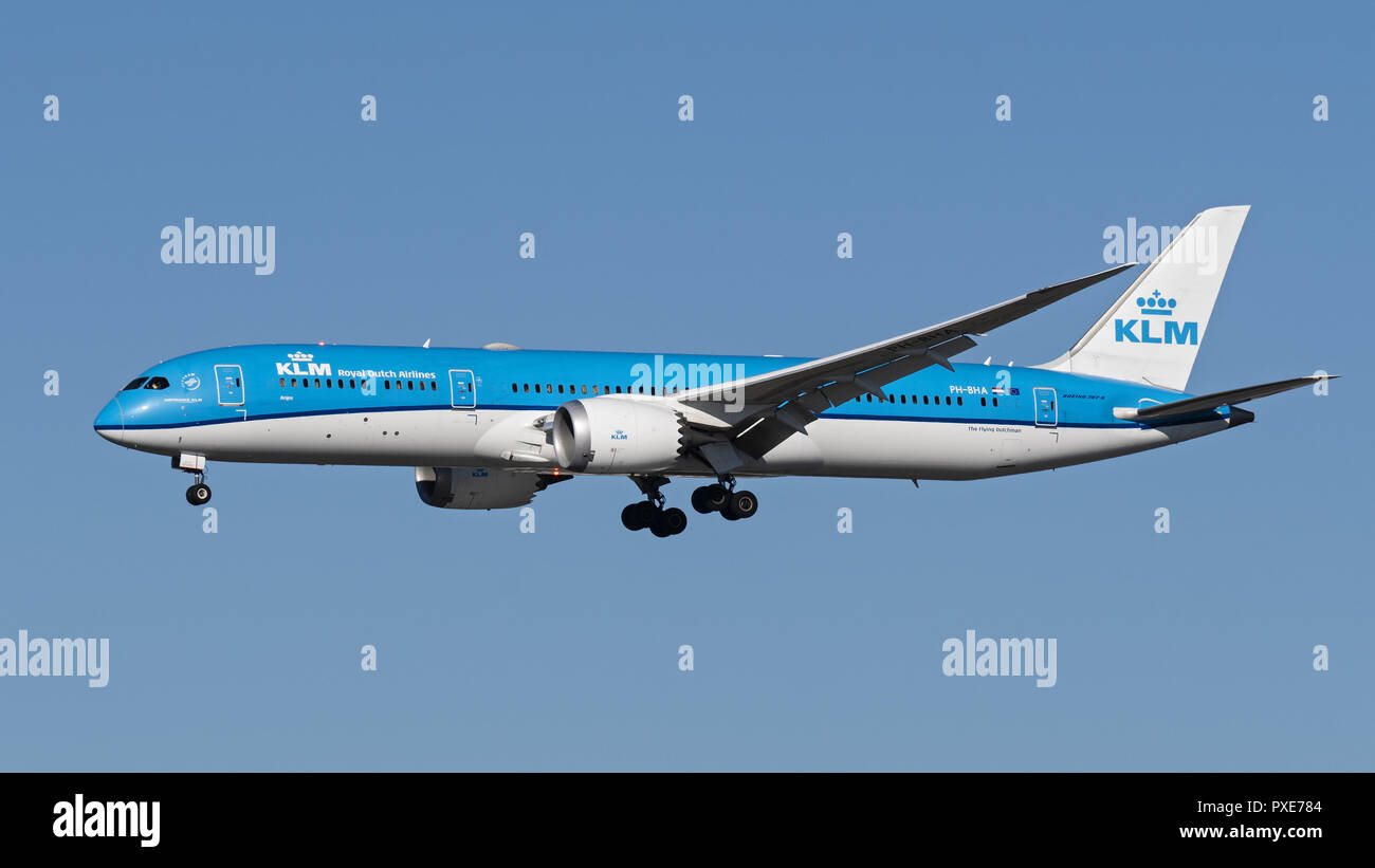 Klm royal dutch airlines boeing 787 9 dreamliner hi-res stock ...