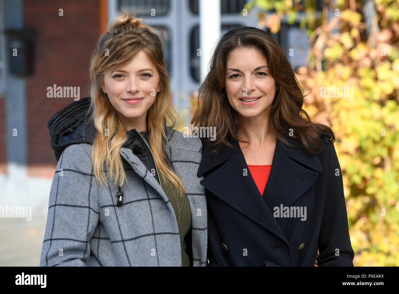 Munich, Germany. 22nd Oct, 2018. Mersiha Husagic (l), actress (as ...