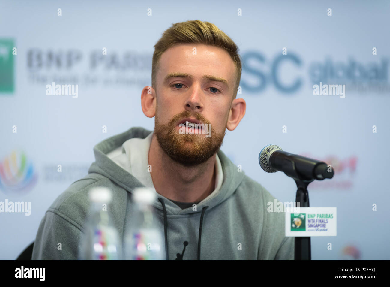 Kallang, SINGAPORE. 22nd Oct, 2018. Andrew Bettles, coach of Elina ...