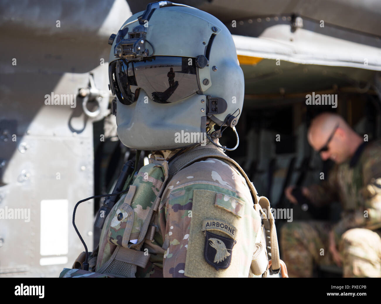 Black hawk crew chief hi-res stock photography and images - Alamy
