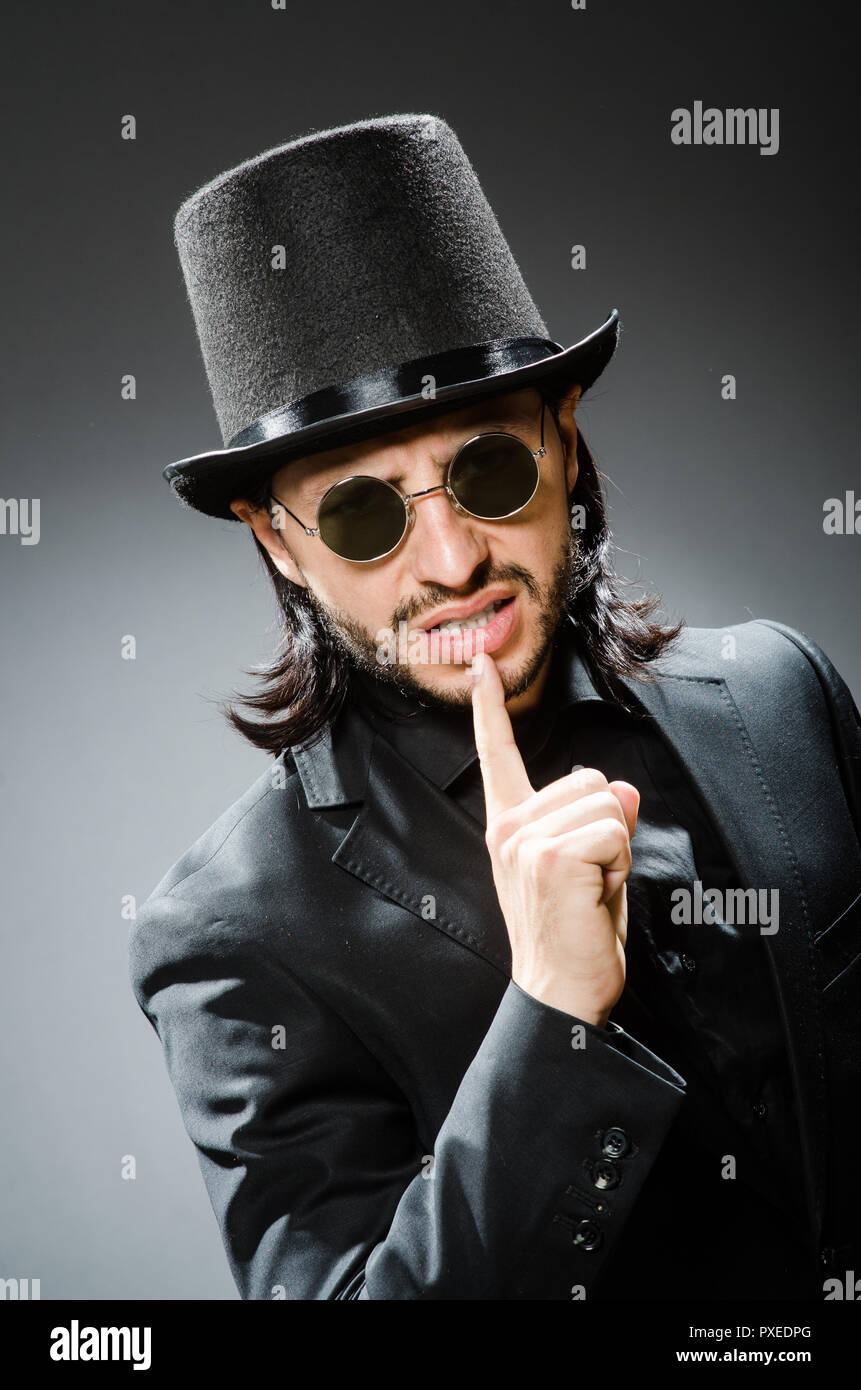 Vintage concept with man wearing black top hat Stock Photo - Alamy