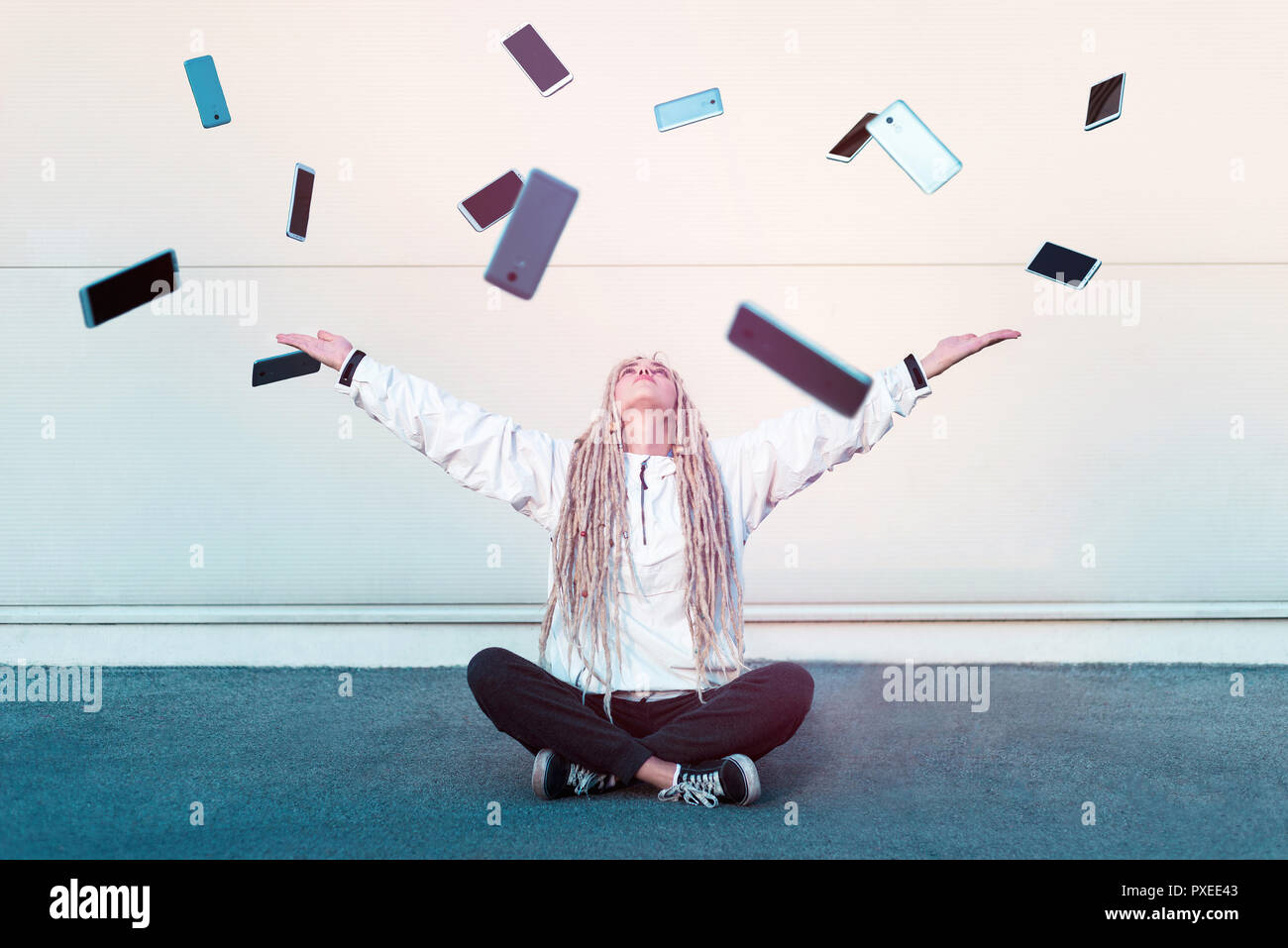 Modern teenage girl enjoying mobile technology Stock Photo - Alamy