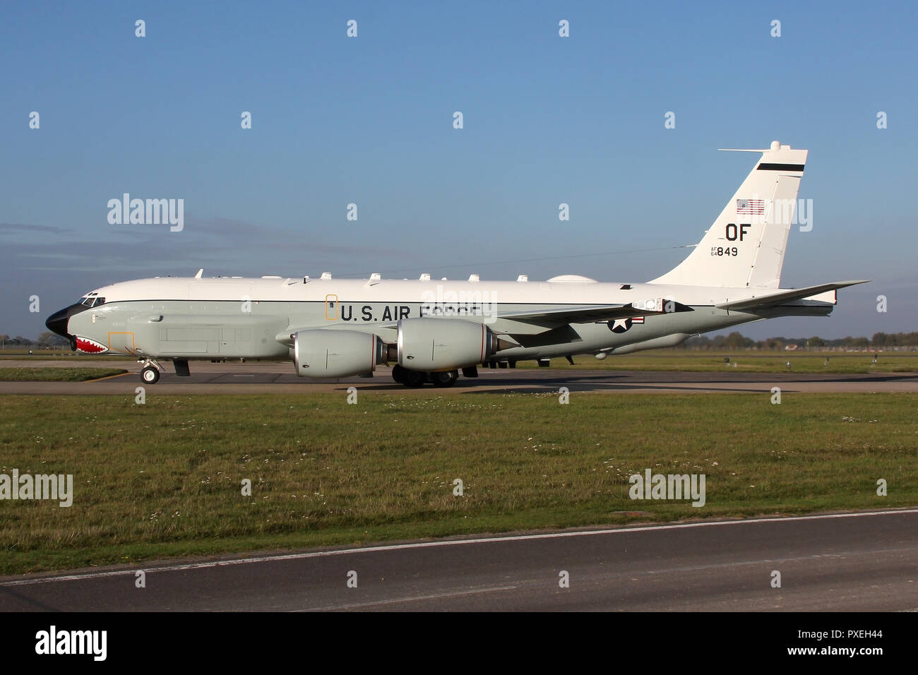 USAF RC-135U 'Combat Sent' taxiing into parking at RAF Mildenhall after ...