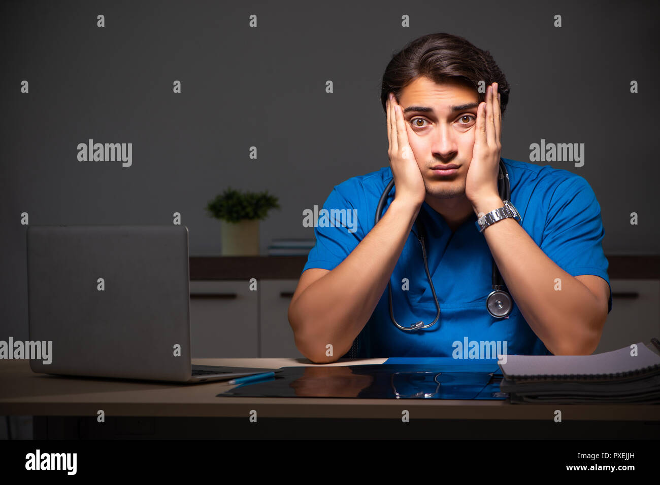 Night shift working hospital hi-res stock photography and images - Alamy