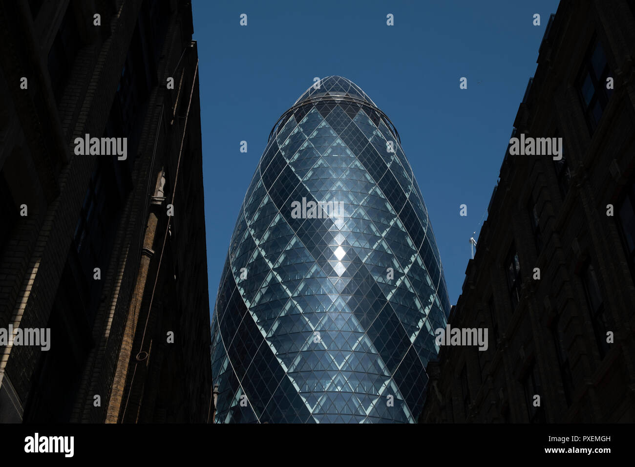 The Gherkin (30 St Mary Axe) / Swiss Re Building, City of London ...