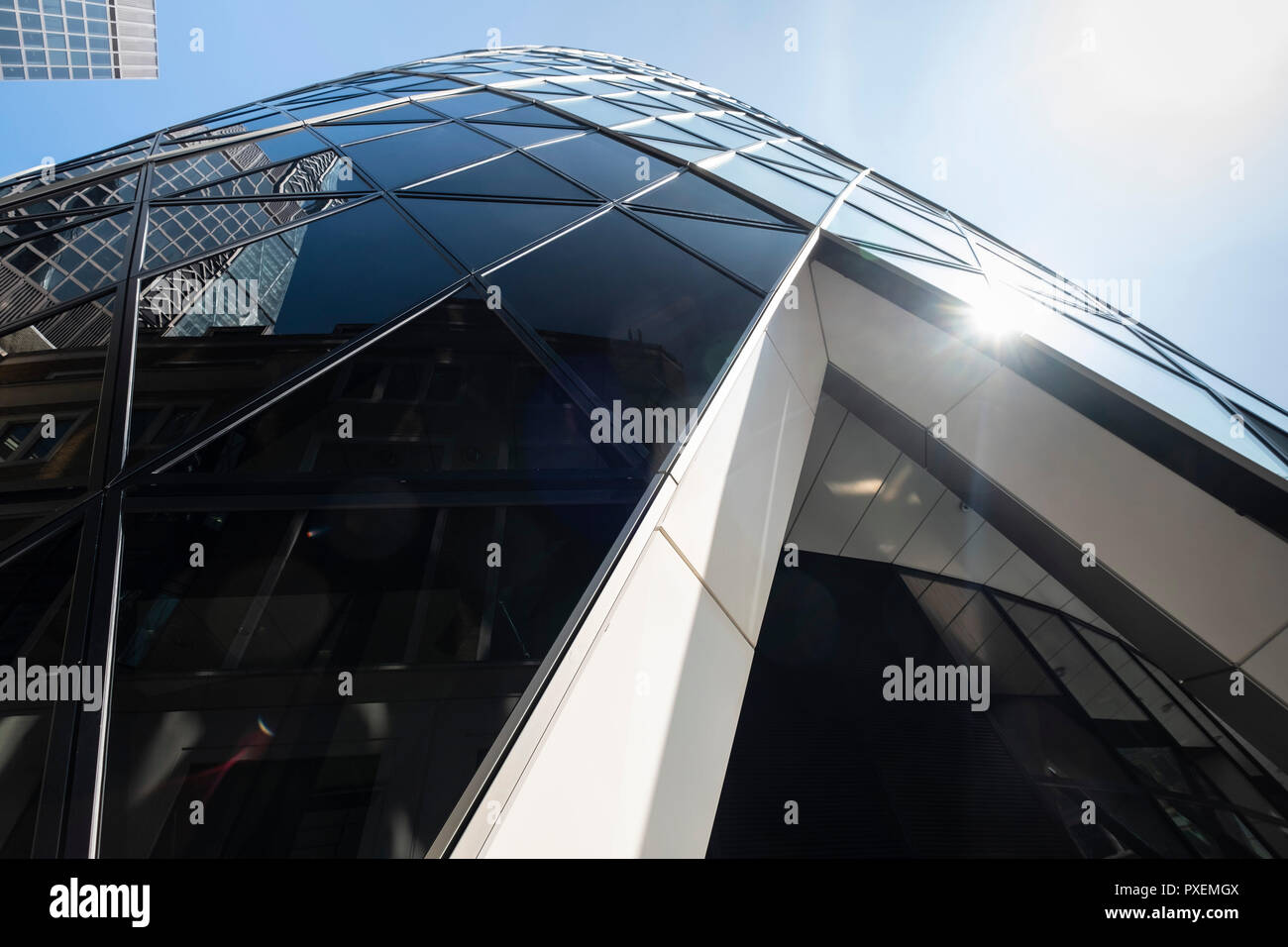 The Gherkin (30 St Mary Axe) / Swiss Re Building, City of London ...