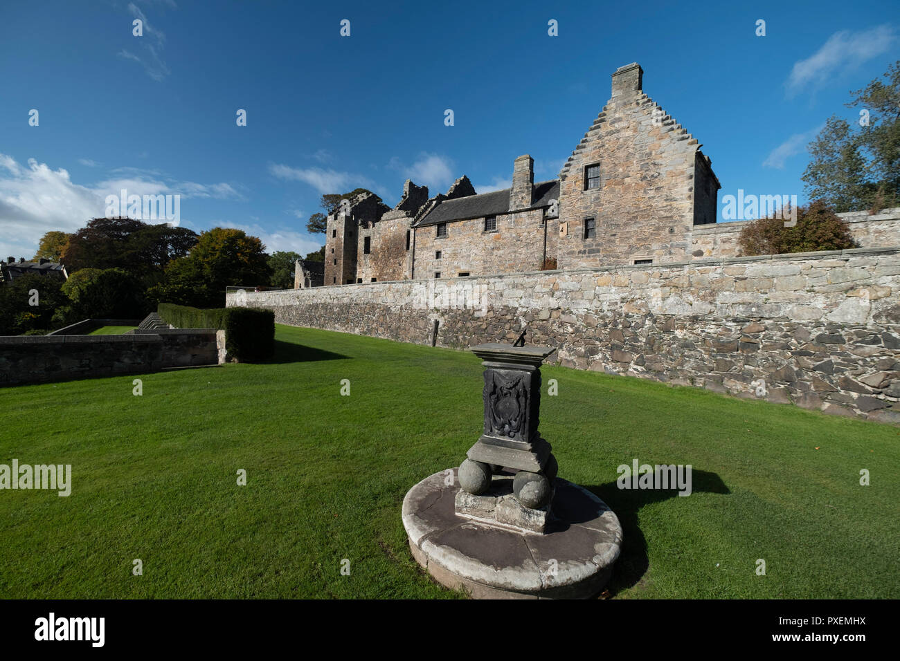 Scotland scottish sundial hi-res stock photography and images - Alamy