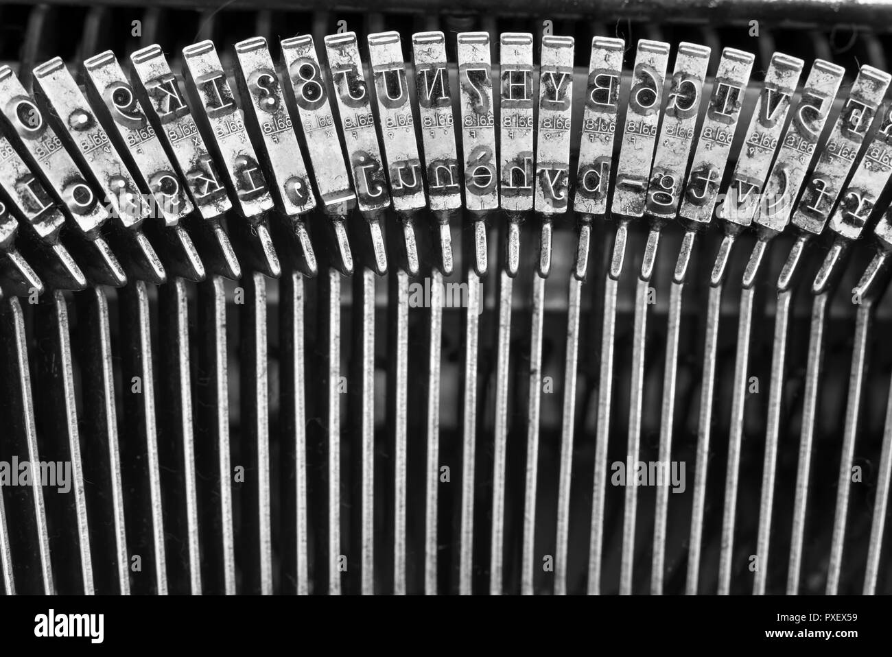 Old typewriter symbol horizontal hi-res stock photography and images ...