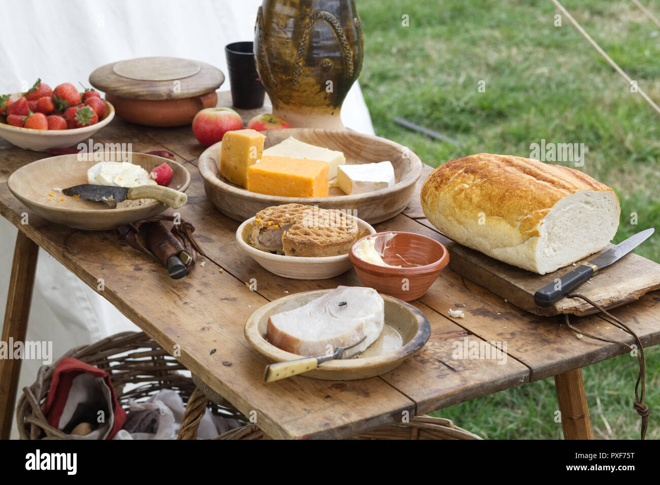 Hearty foods on a medieval table hi-res stock photography and images ...