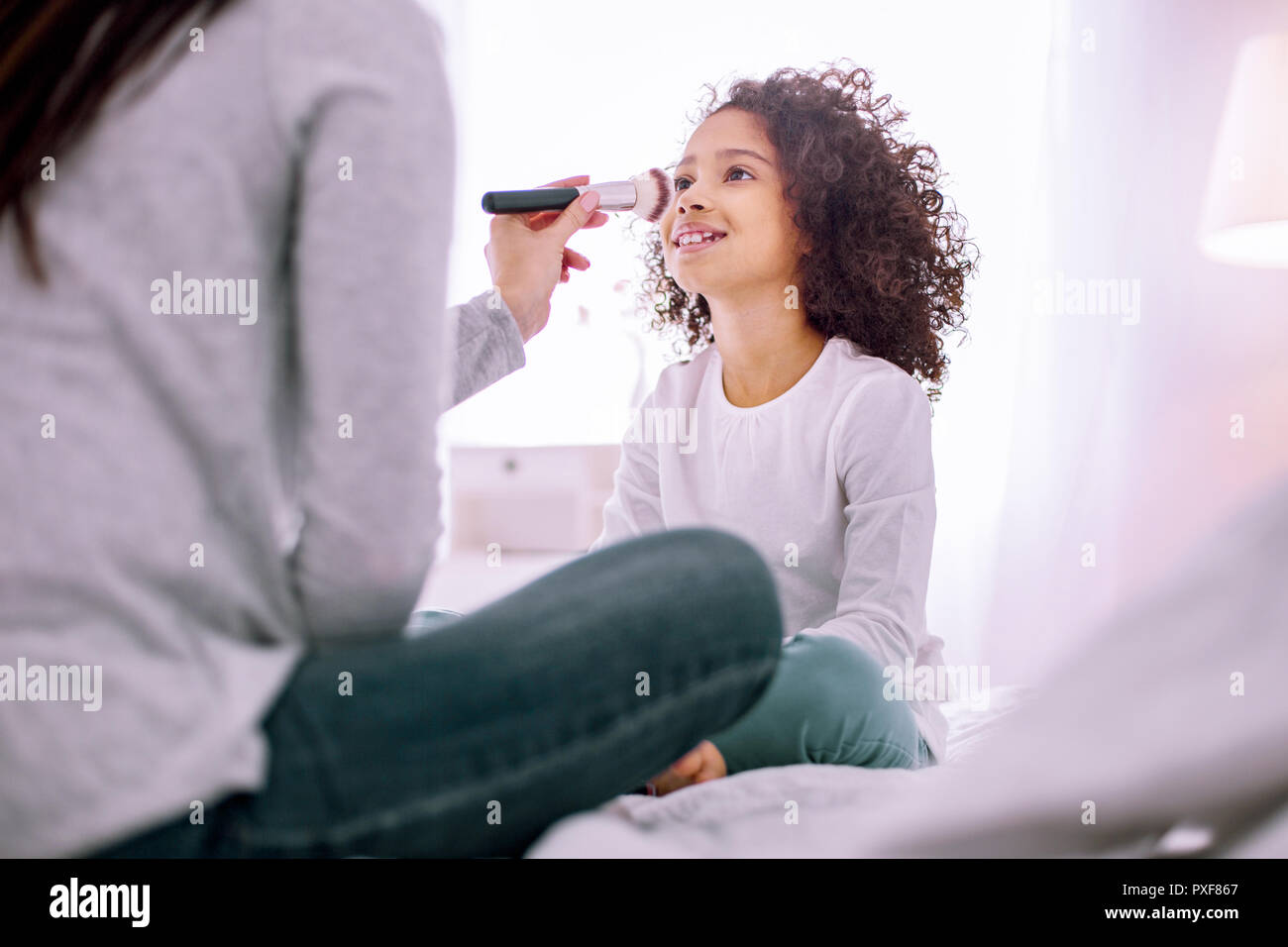 Dark skinned girl hi-res stock photography and images - Alamy