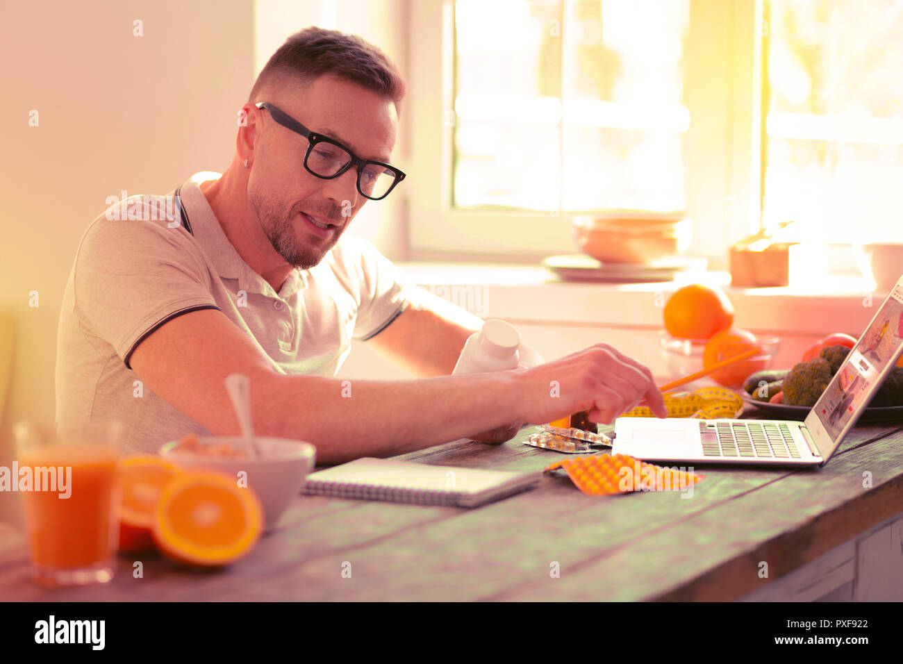 Short notes hi-res stock photography and images - Alamy