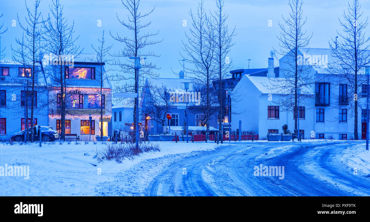 Street in central Reykjavik at twilight (near Hallgrimskirkja ...