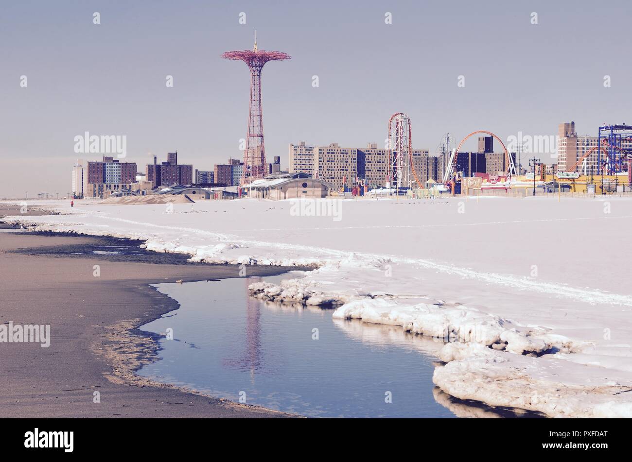 Coney island pier winter hi-res stock photography and images - Alamy