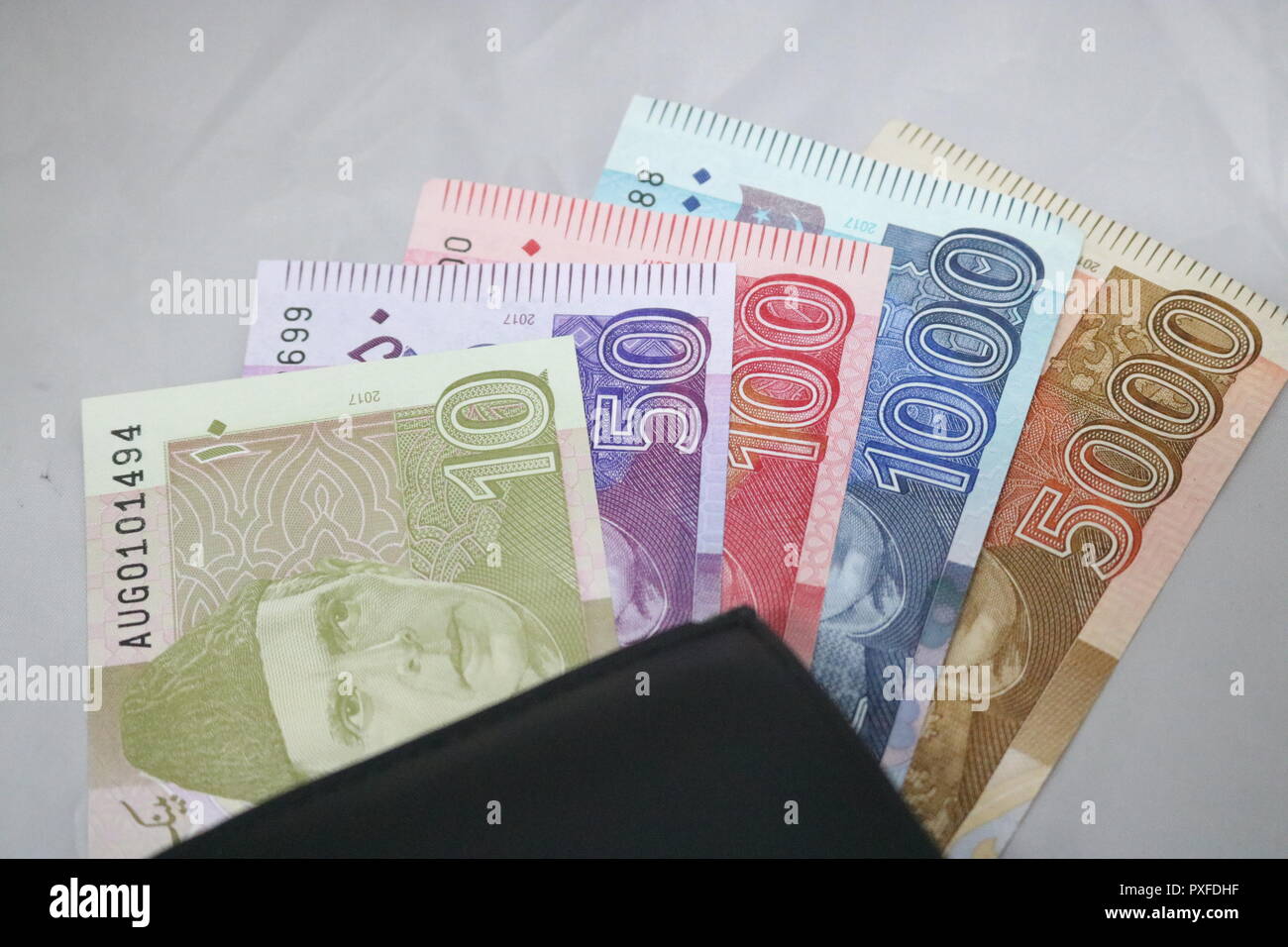 Pakistani rupee notes hi-res stock photography and images - Alamy