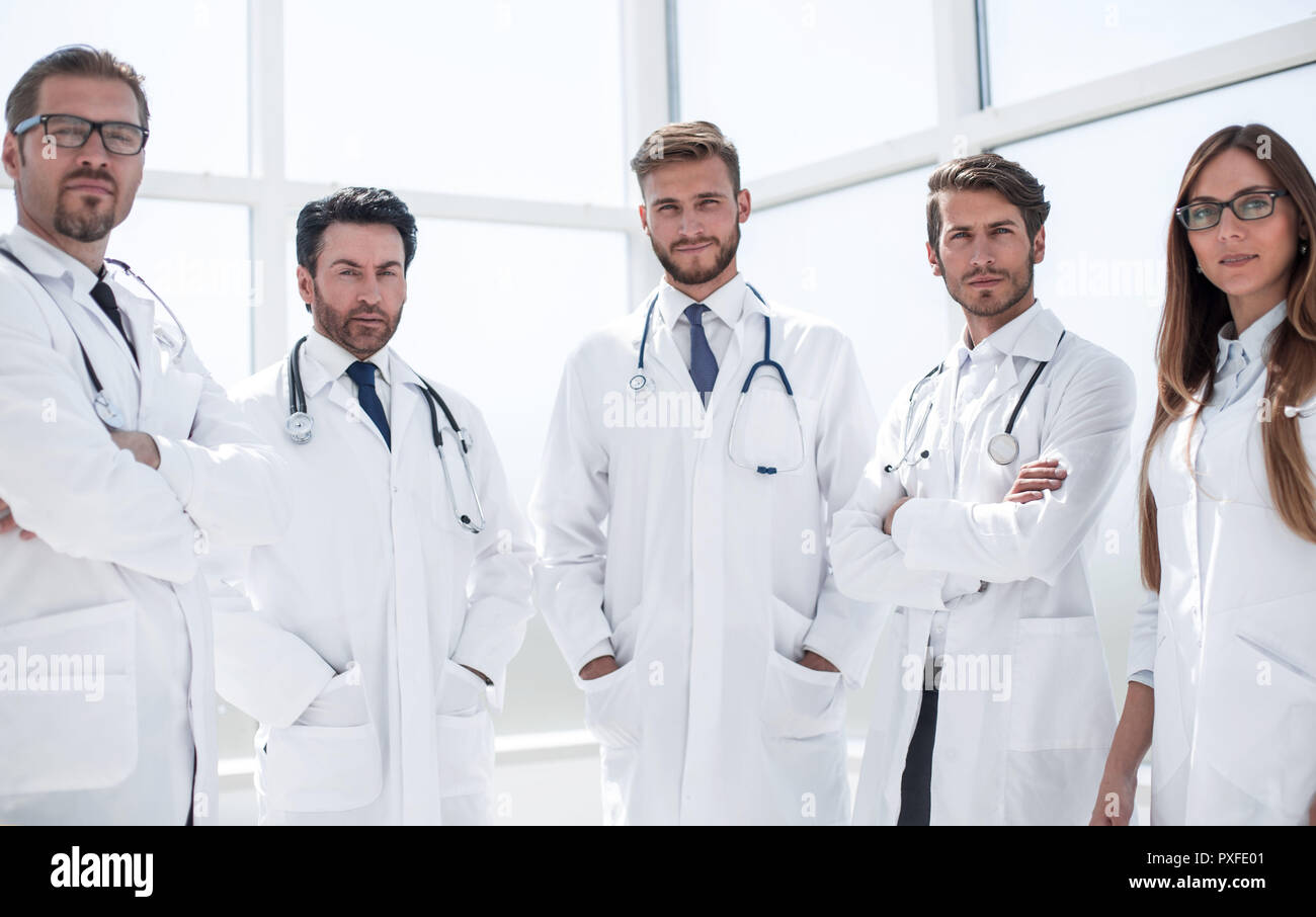portrait of a group of doctors of the medical center Stock Photo - Alamy