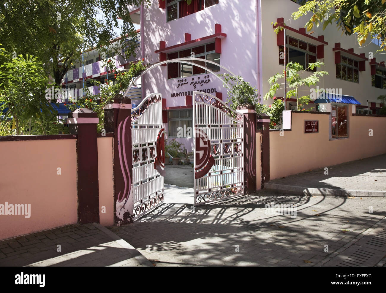 School on Villingili island. Republic of the Maldives Stock Photo - Alamy