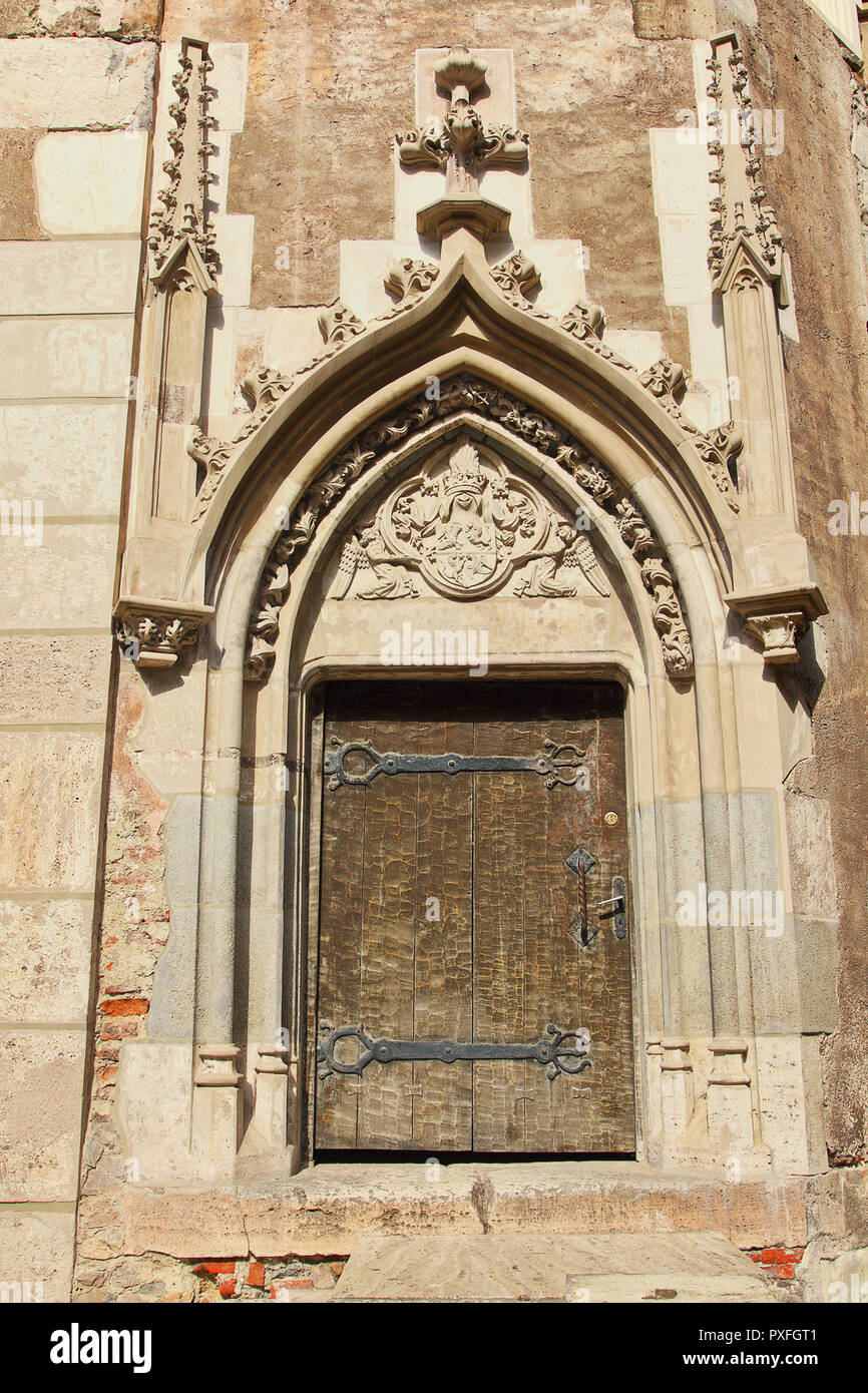 Old gothic architecture style stone hi-res stock photography and images ...