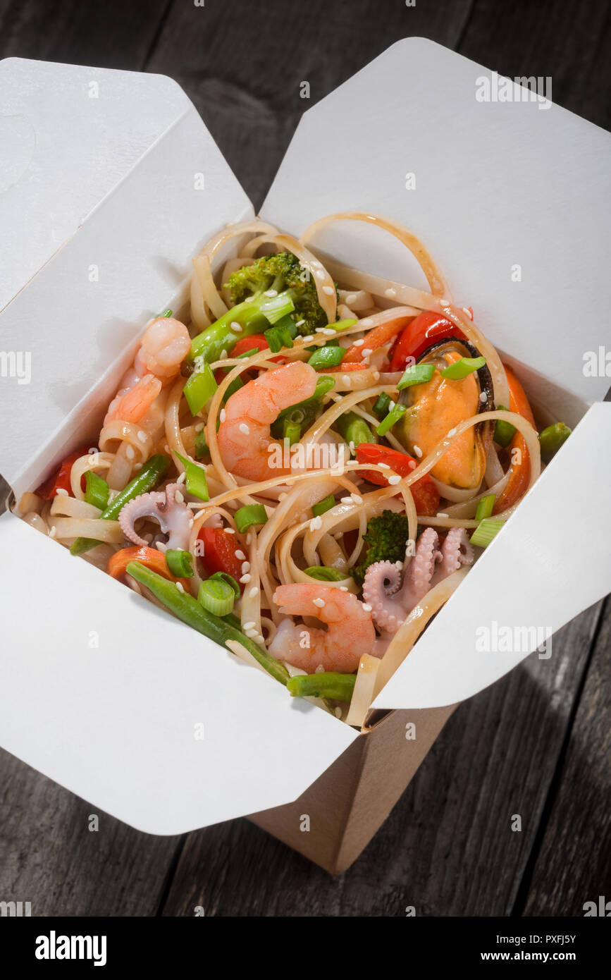 Stir-fried noodles in take-away box Stock Photo - Alamy