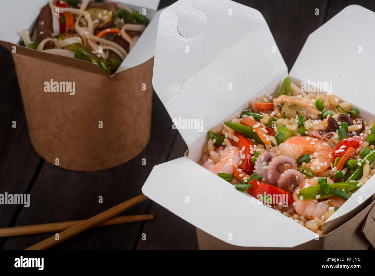 Chinese noodle food take away hot hi-res stock photography and images ...
