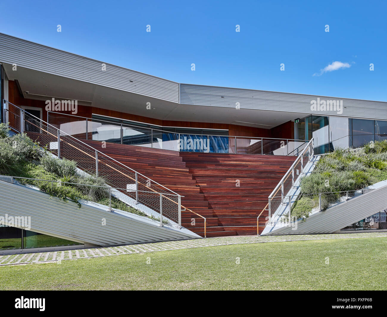 Amphitheatre and plaza. Pridham Hall, Adelaide, Australia. Architect ...