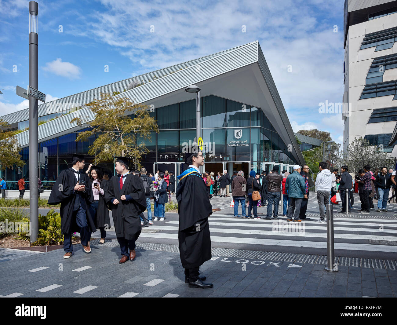 Graduation ceremonies hi-res stock photography and images - Alamy