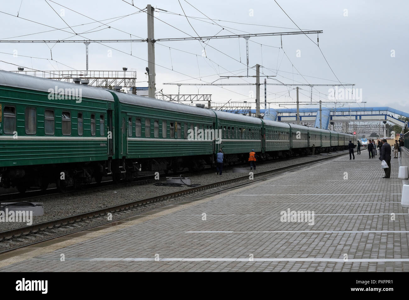 The train platform of the Samarkand Railway Station in Uzbekistan Stock ...