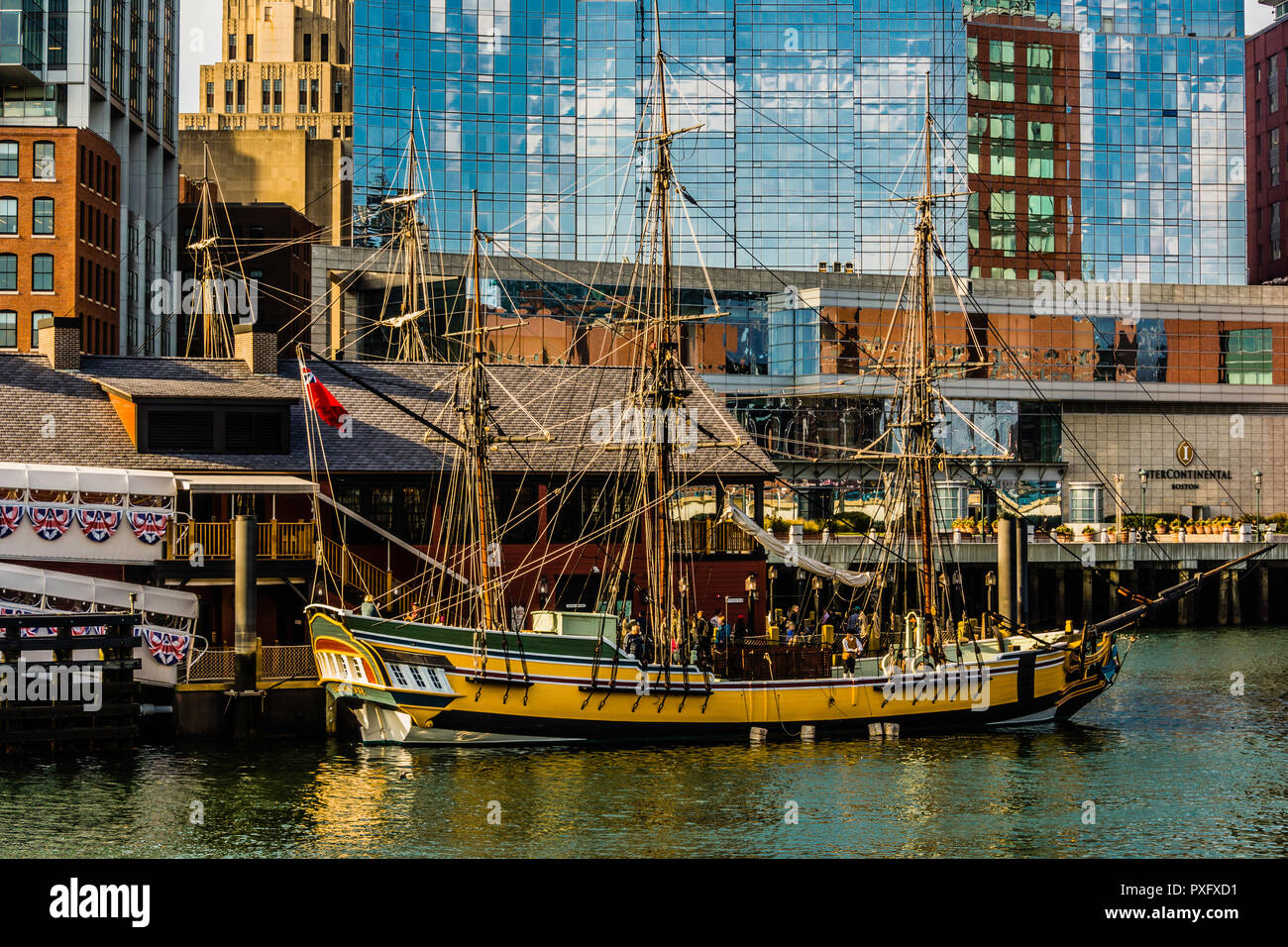 Boston tea party ships and museum hi-res stock photography and images ...