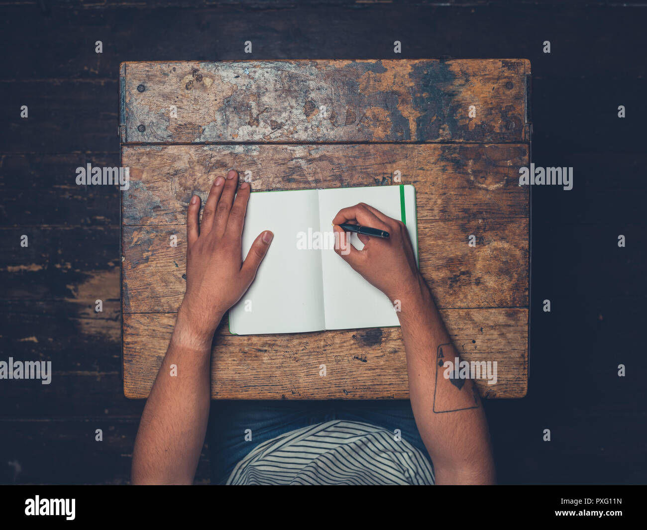 Journalist writing notes hi-res stock photography and images - Alamy