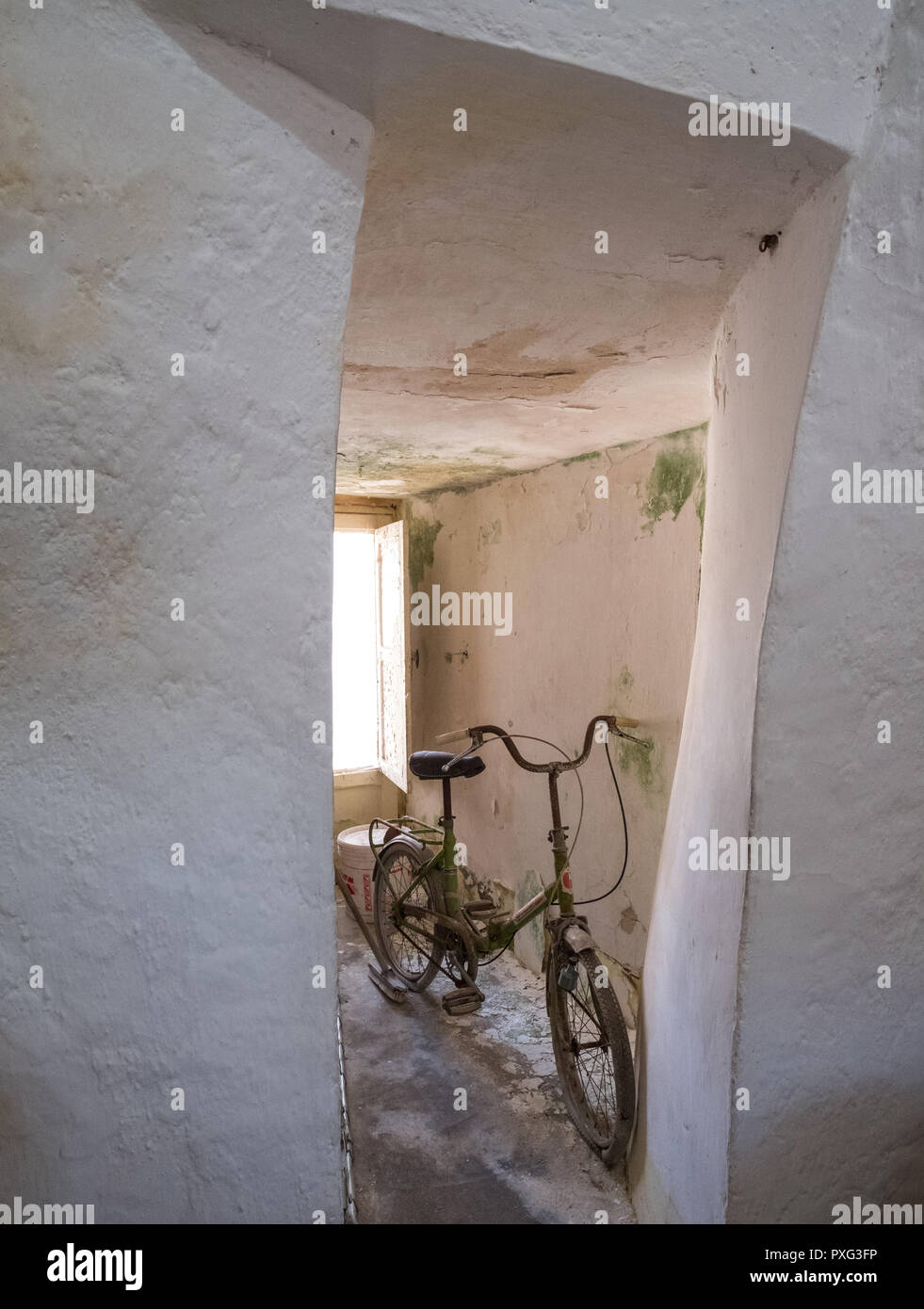 Italy alberobello inside trulli houses hi-res stock photography and ...