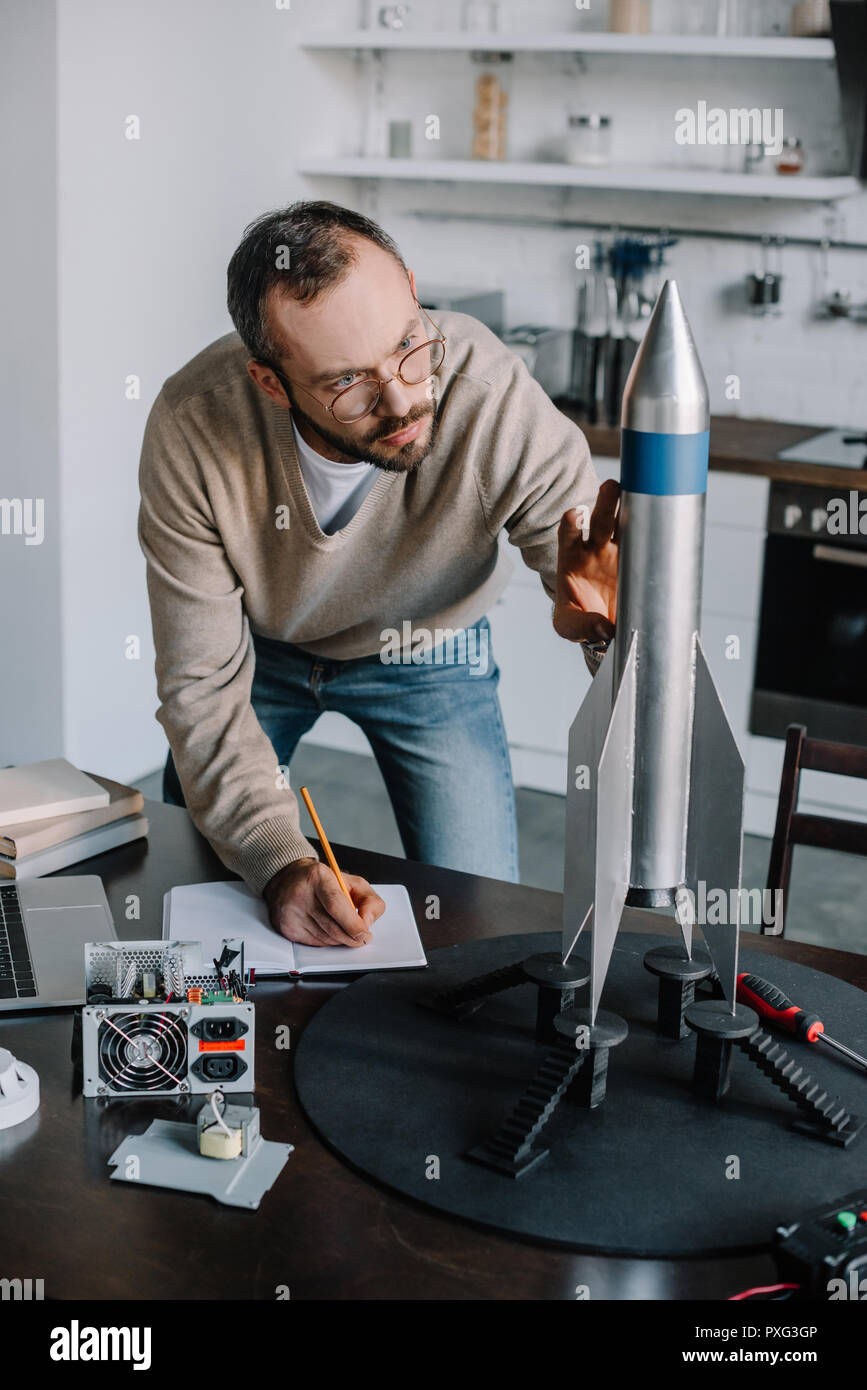 Rocket modeling hi-res stock photography and images - Alamy