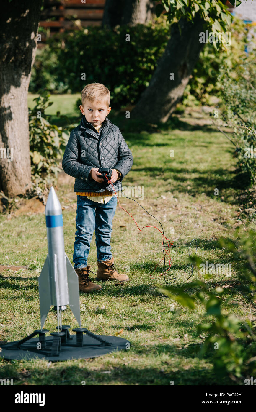 cute little boy launching model rocket outdoor Stock Photo - Alamy