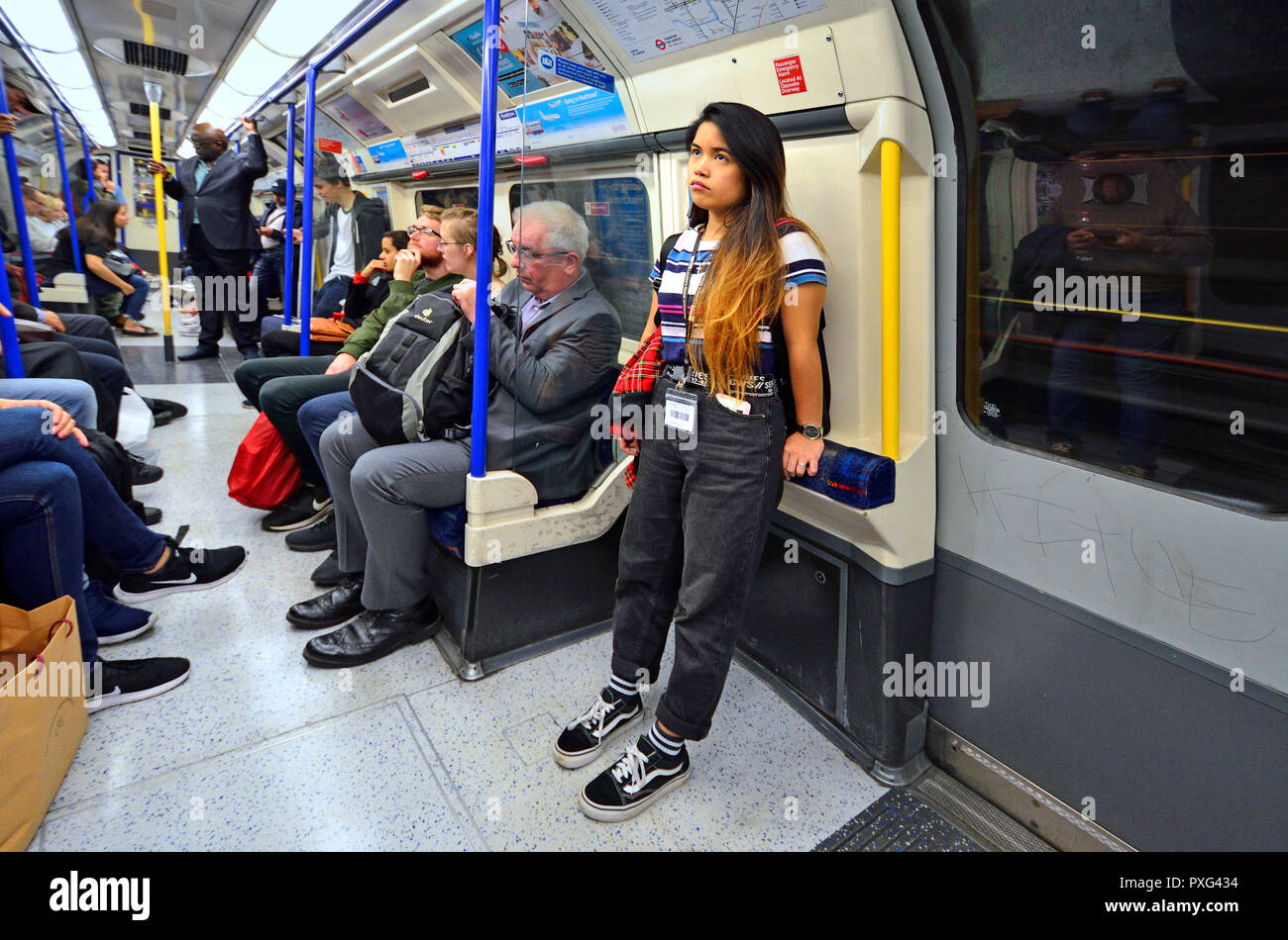 Train commuters britain hi-res stock photography and images - Alamy