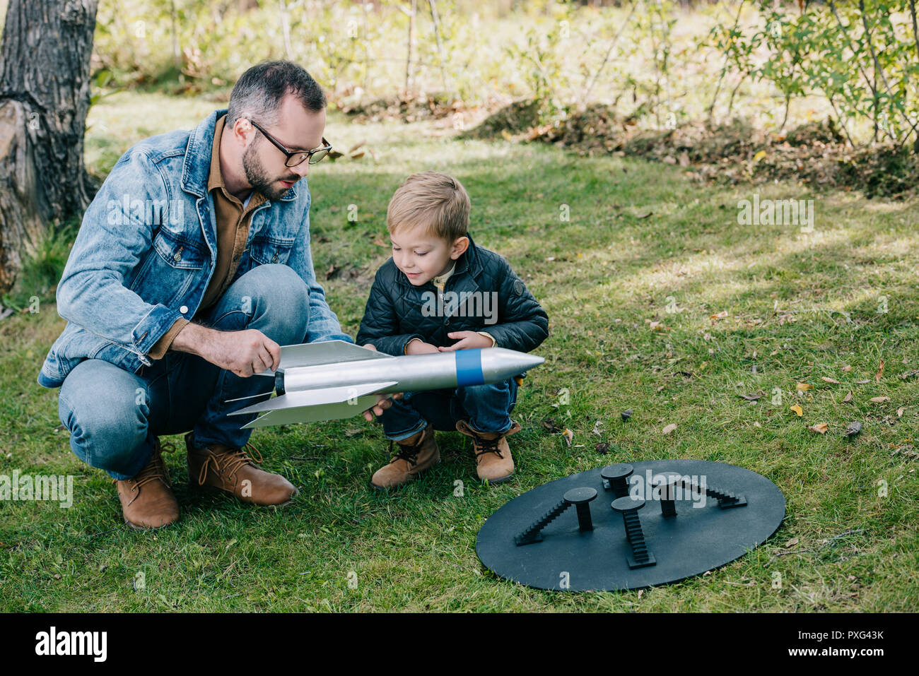 Father boy model rocket hi-res stock photography and images - Alamy