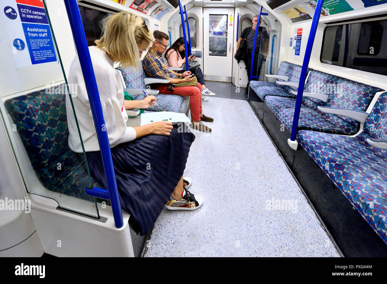 Train commuters britain hi-res stock photography and images - Alamy