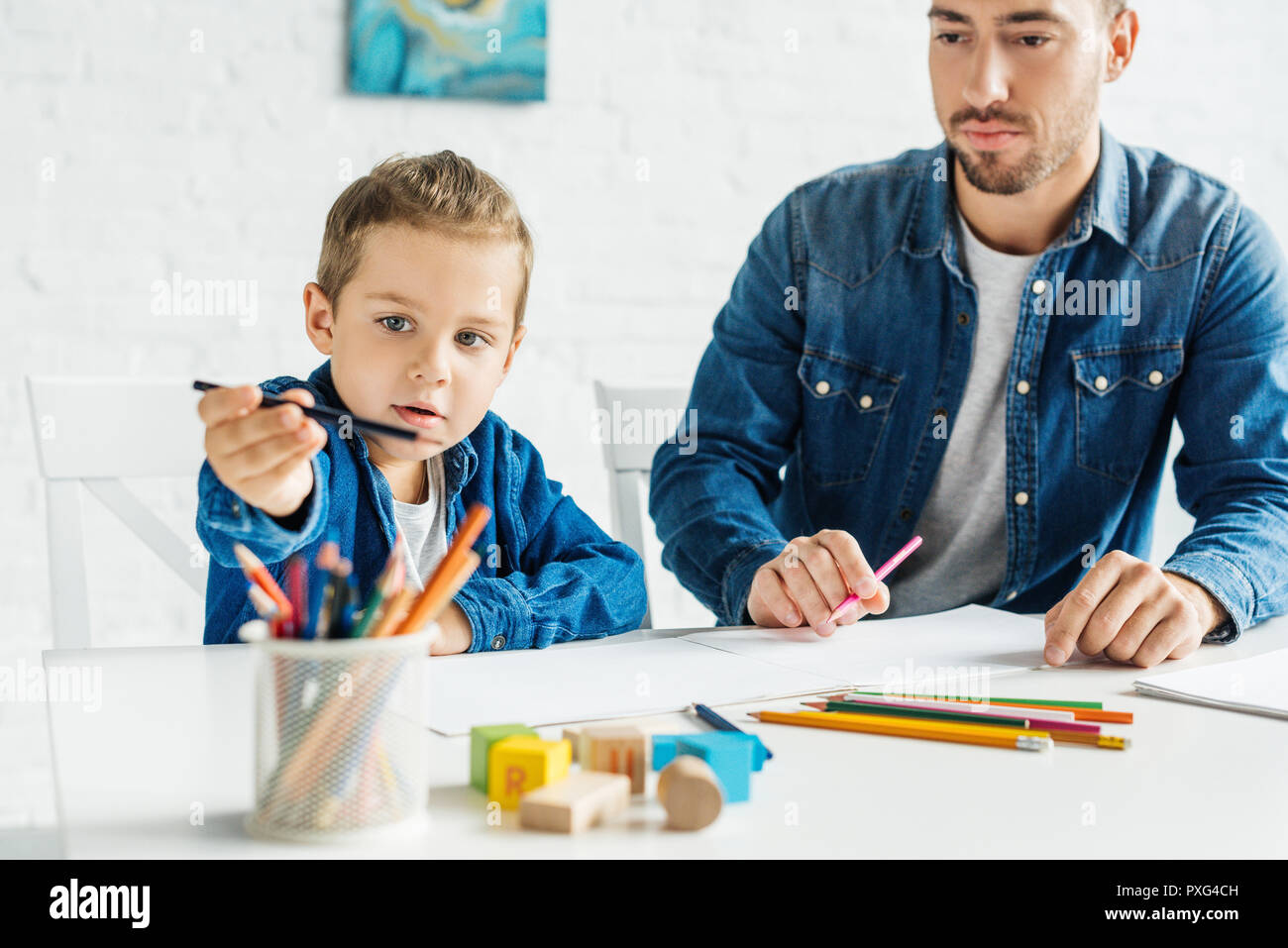 handsome young father drawing with adorable little son at home Stock ...
