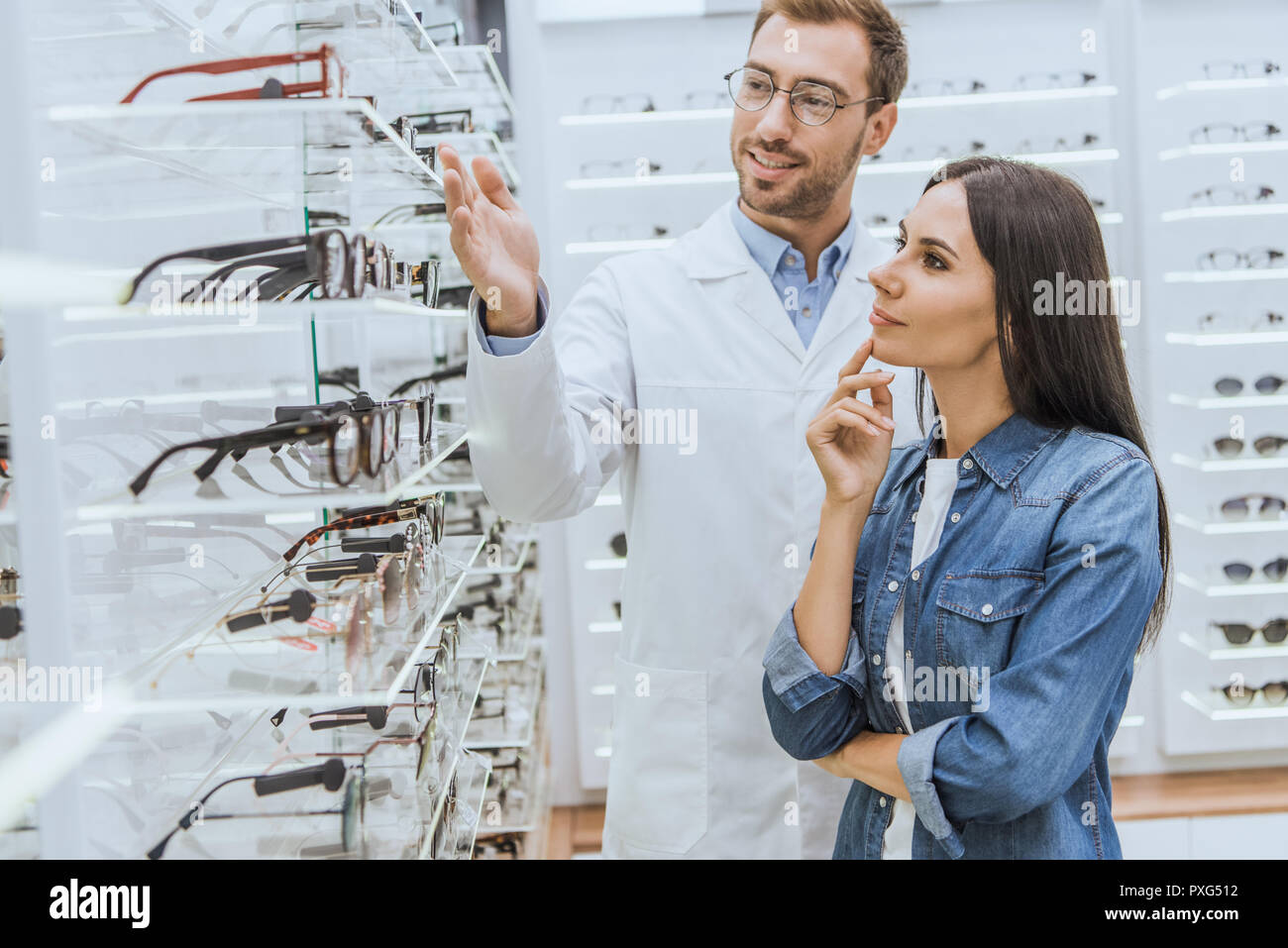 Optica sign hi-res stock photography and images - Alamy