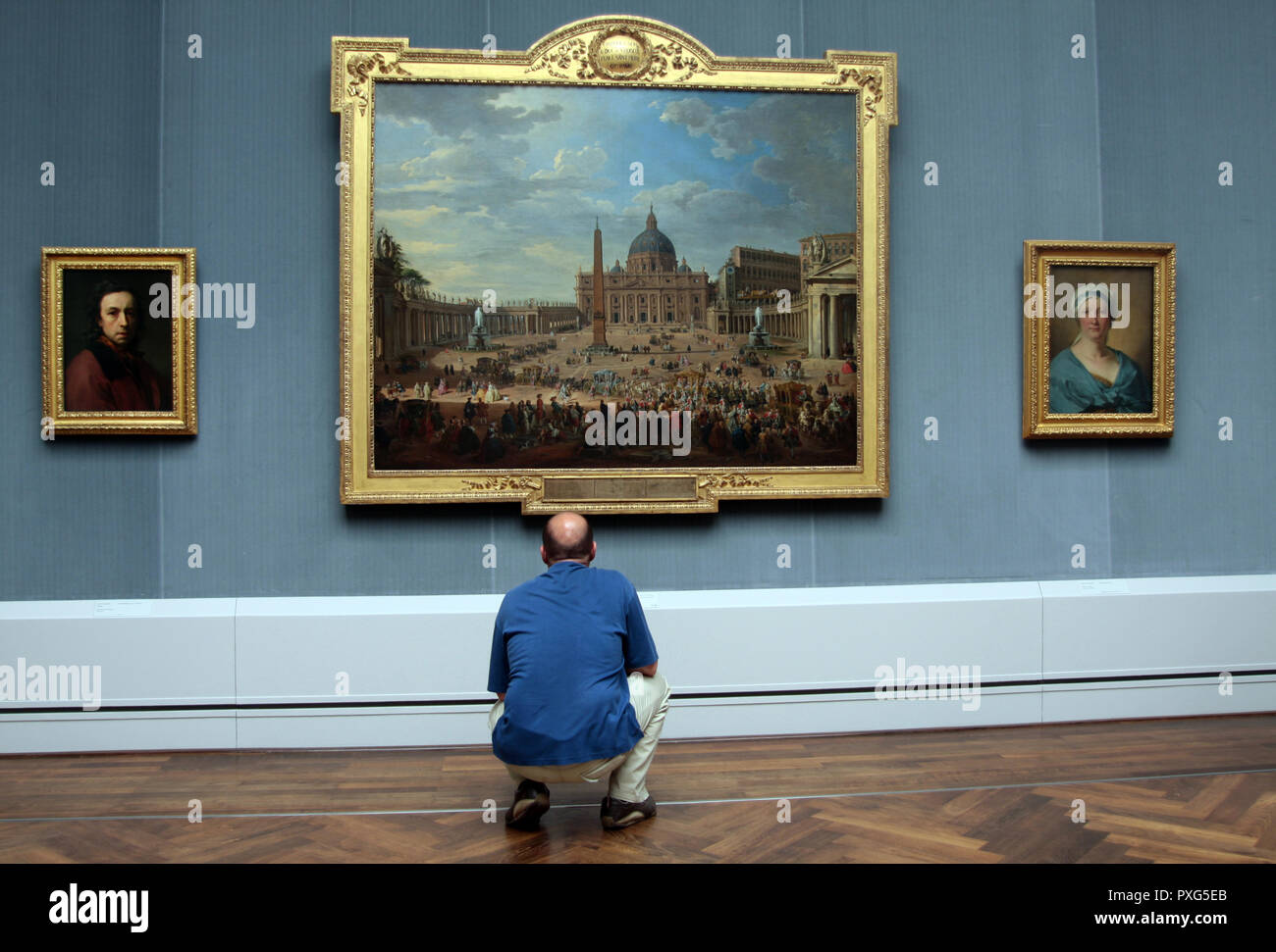 Person viewing painting in gallery hi-res stock photography and images ...