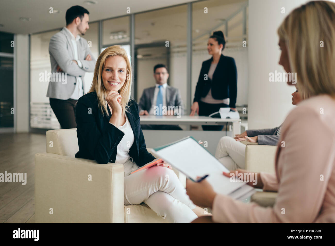Female sales office hi-res stock photography and images - Alamy