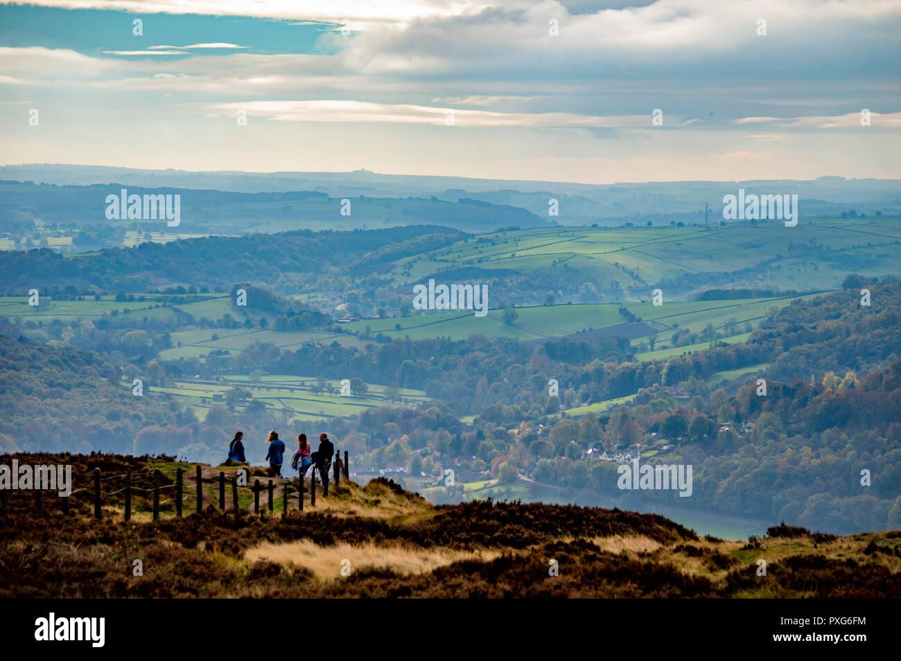 Family hiking peak district hi-res stock photography and images - Alamy
