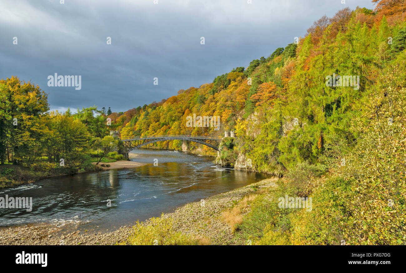 CRAIGELLACHIE MORAY SCOTLAND THE TELFORD BRIDGE OVER THE RIVER SPEY ...